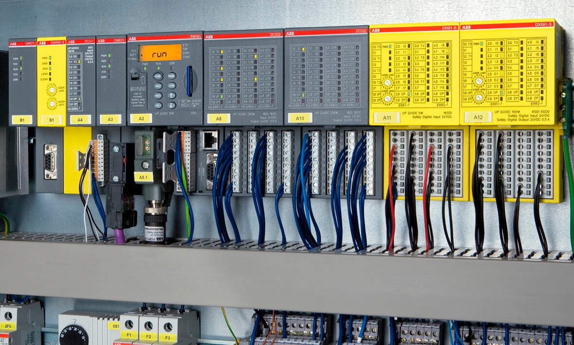 PLC Programming vs. Traditional Control Systems: Key Differences